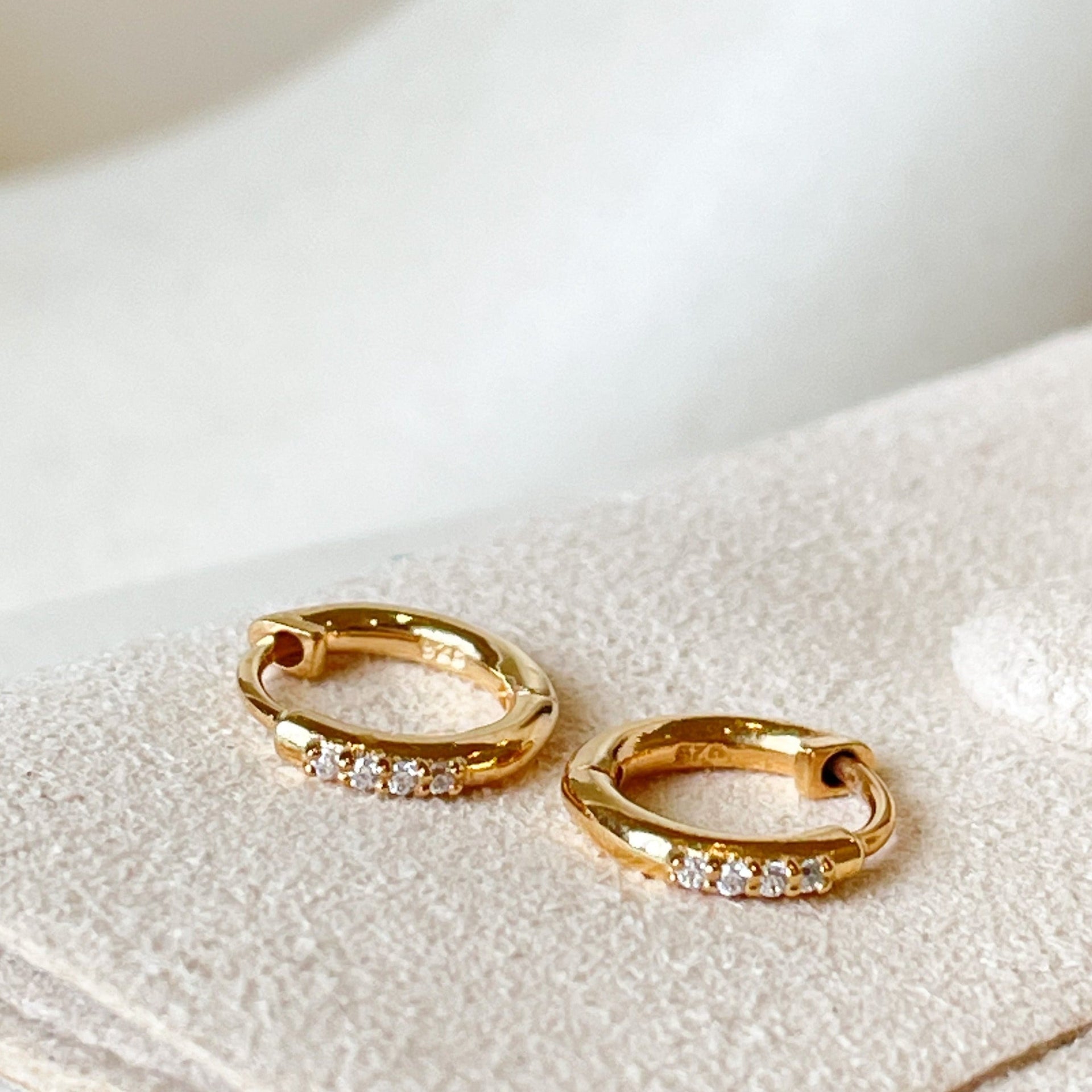 HOOPS & HUGGIES – Octonov