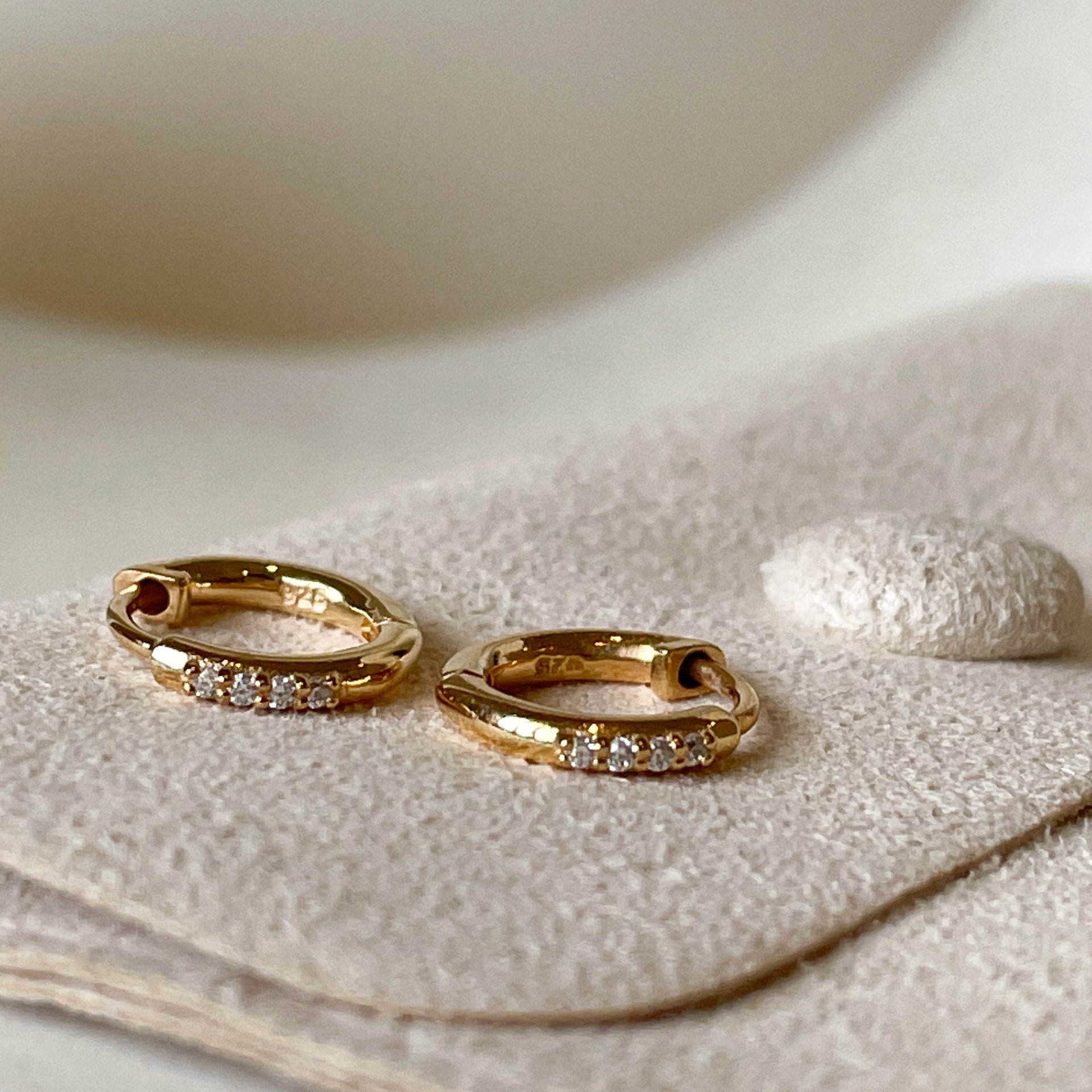 HOOPS & HUGGIES – Octonov